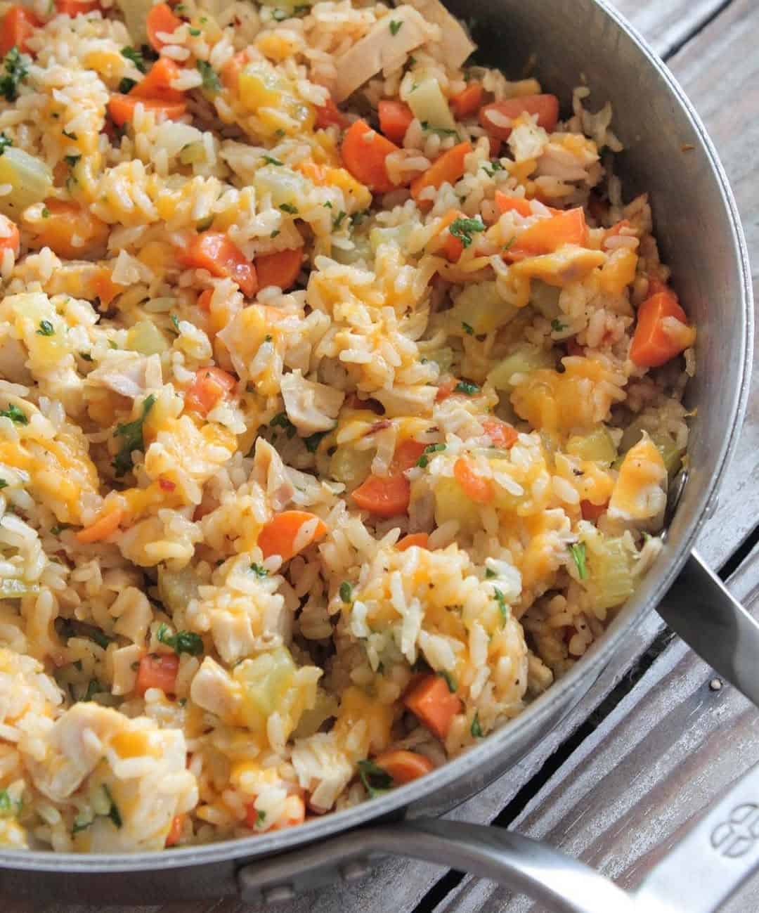20 Easy And Delicious Cheesy Chicken And Rice Meals – Stretch Recipes